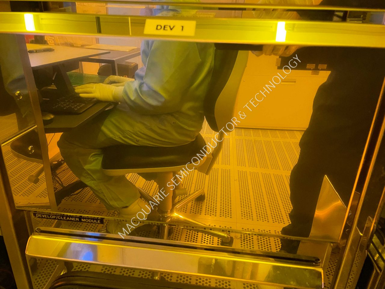 Resist Processing Equipment | Linear Wafer Tracks (Resist Coater ...
