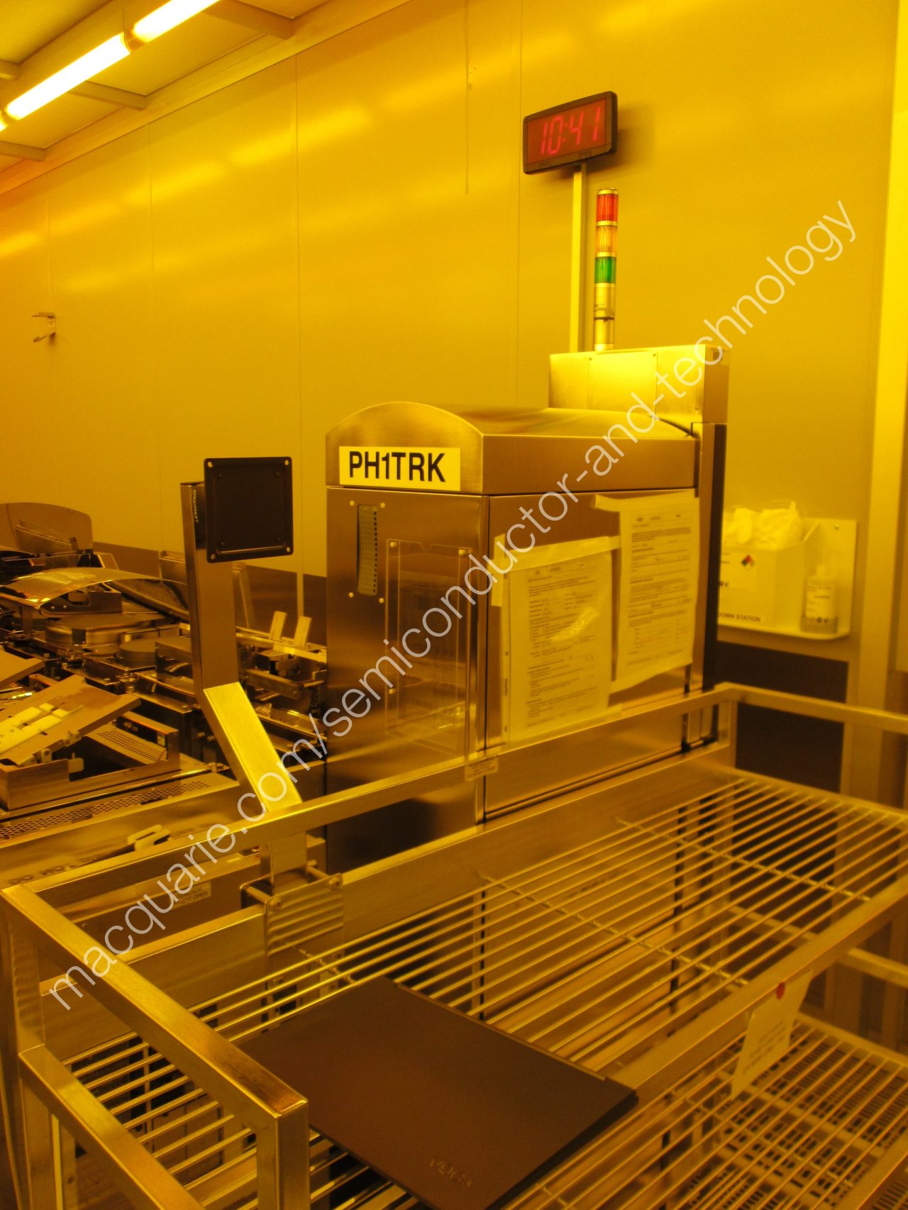 Resist Processing Equipment | Linear Wafer Tracks (Resist Coater ...