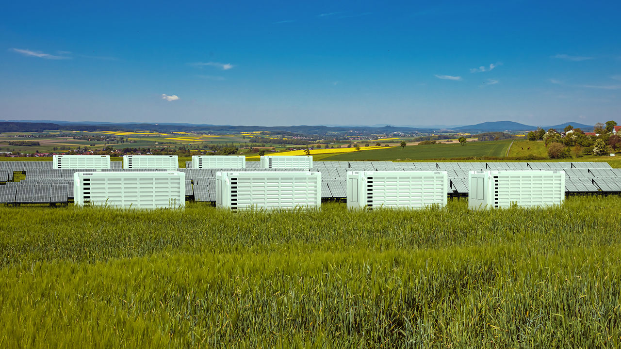Battery storage: Strategies for revenue stacking and investment success ...